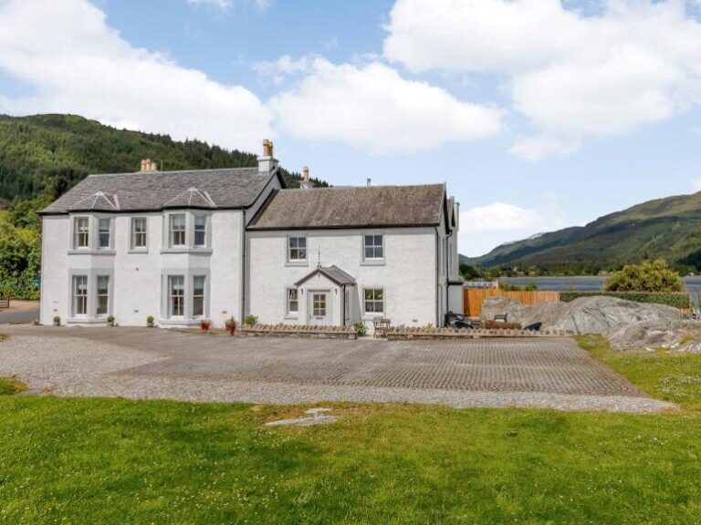 Beachfront Holiday Cottages in Scotland | Sea Views